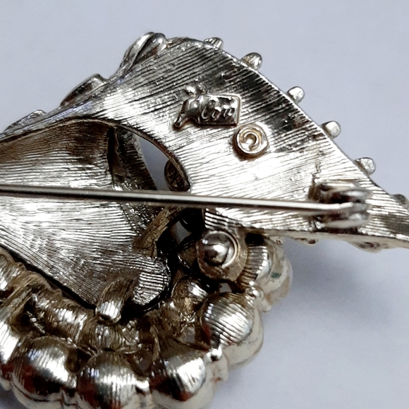 Coro | Jewelry | Vintage Coro Brooch Pin Conch Shell Pearls Gold | Poshmark